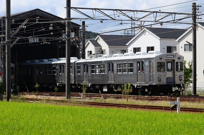 桃雪堂 水間観音駅の水間鉄道クハ553と7000系7003F